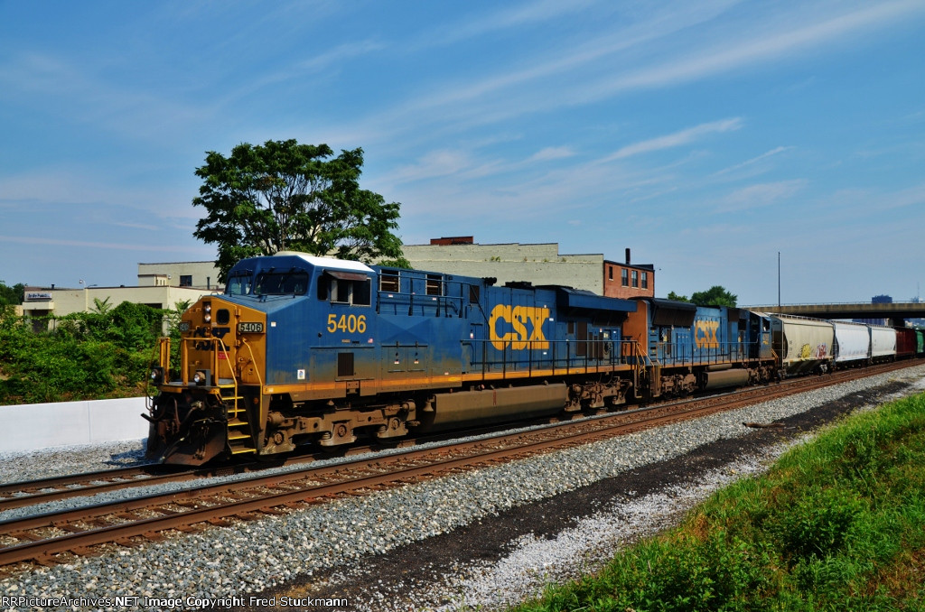 CSX 5406 leads a second mixer west.